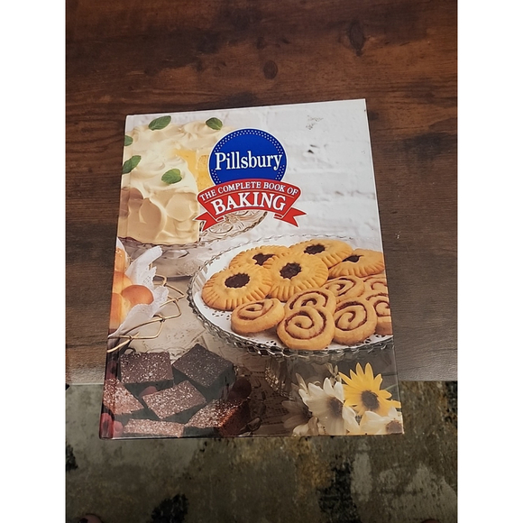 Pillsbury | Kitchen | Pillsbury The Complete Book Of Baking | Poshmark
